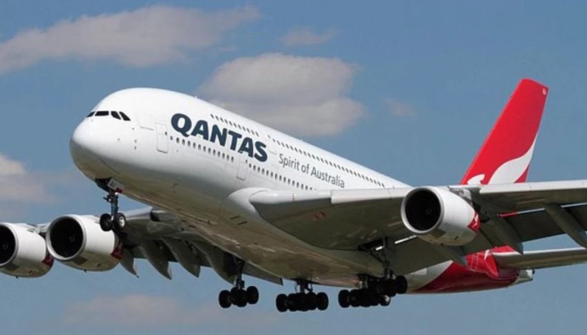 agrafto.gr :: Τέλος στις στολές με βάση το φύλο βάζει η αεροπορική εταιρεία Qantas: Οι άνδρες θα ...